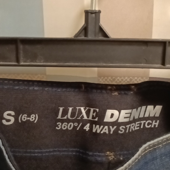 Luxe | Jeans | Nwot Luxe Denim Capris With Gold Studs On Front Back ...
